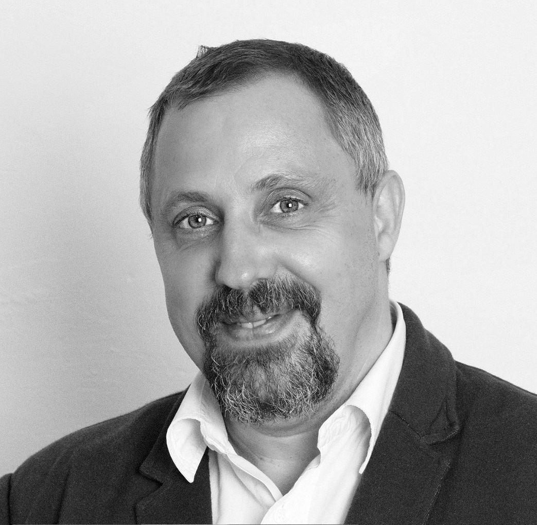 Top 12 scriitori români contemporani care merită citiți - Cărturești