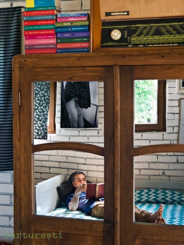 Bibliotecă de scriitor – Marius Chivu: „Biblioteca este garajul meu cu ...