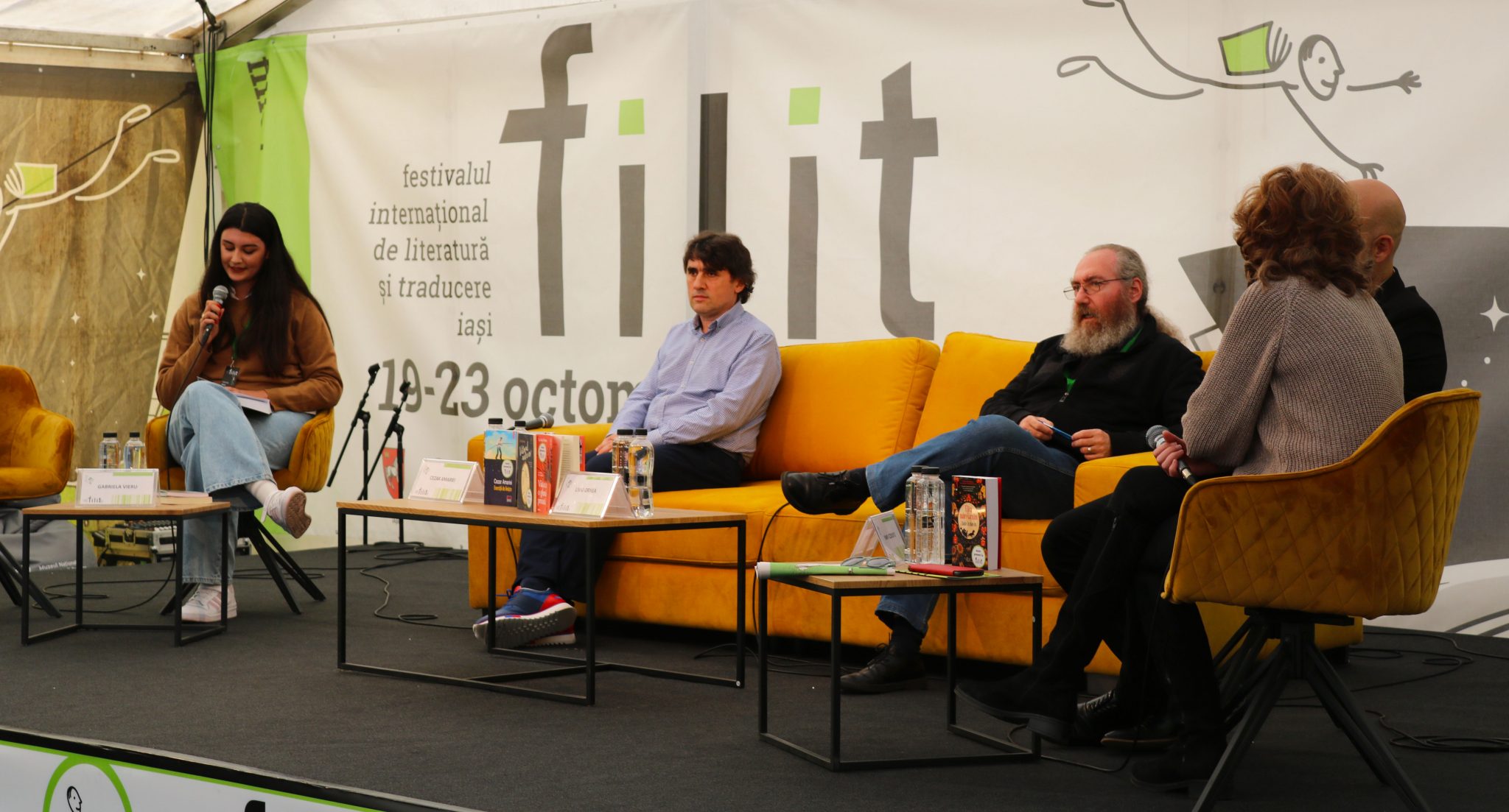 Karmen Florea în dialog cu Cezar Amariei la FILIT 2022: „Nu se mai citește” devine doar o ...