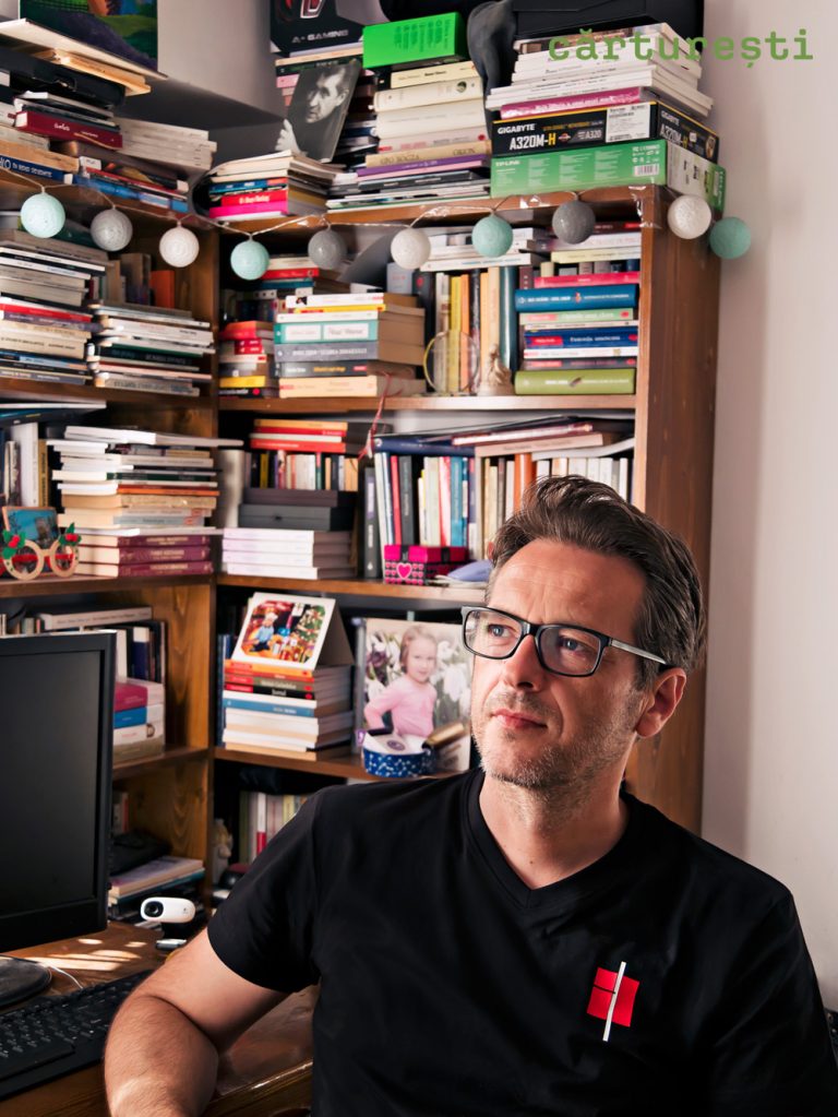 Bibliotecă de scriitor – Dan Coman: „Biblioteca mă ajută la câștigarea ...
