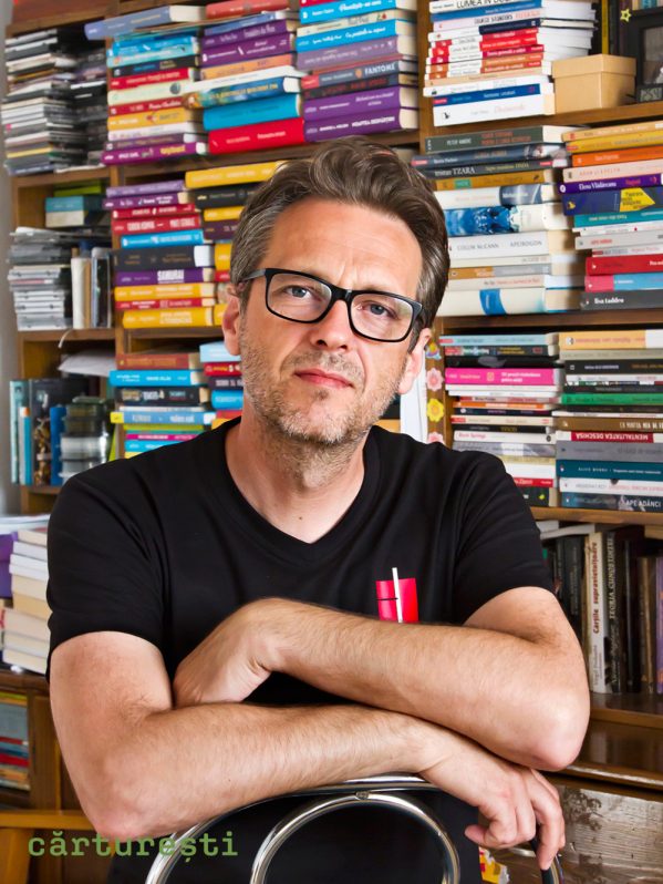 Bibliotecă de scriitor – Dan Coman: „Biblioteca mă ajută la câștigarea ...