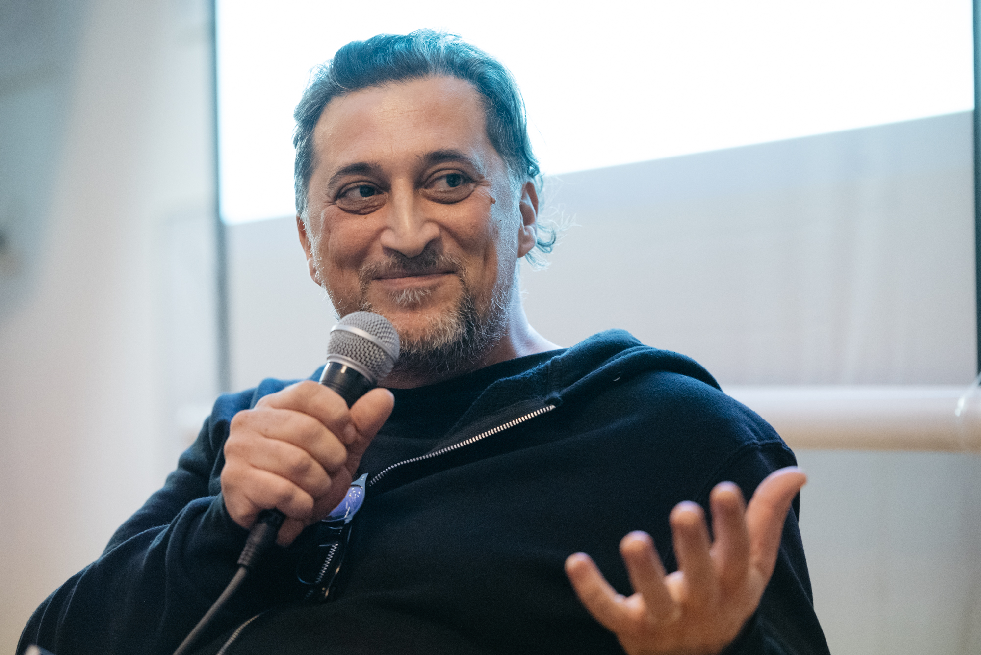 Sebastian Sifft | „Plec la drum cu un text care trebuie să respire într ...