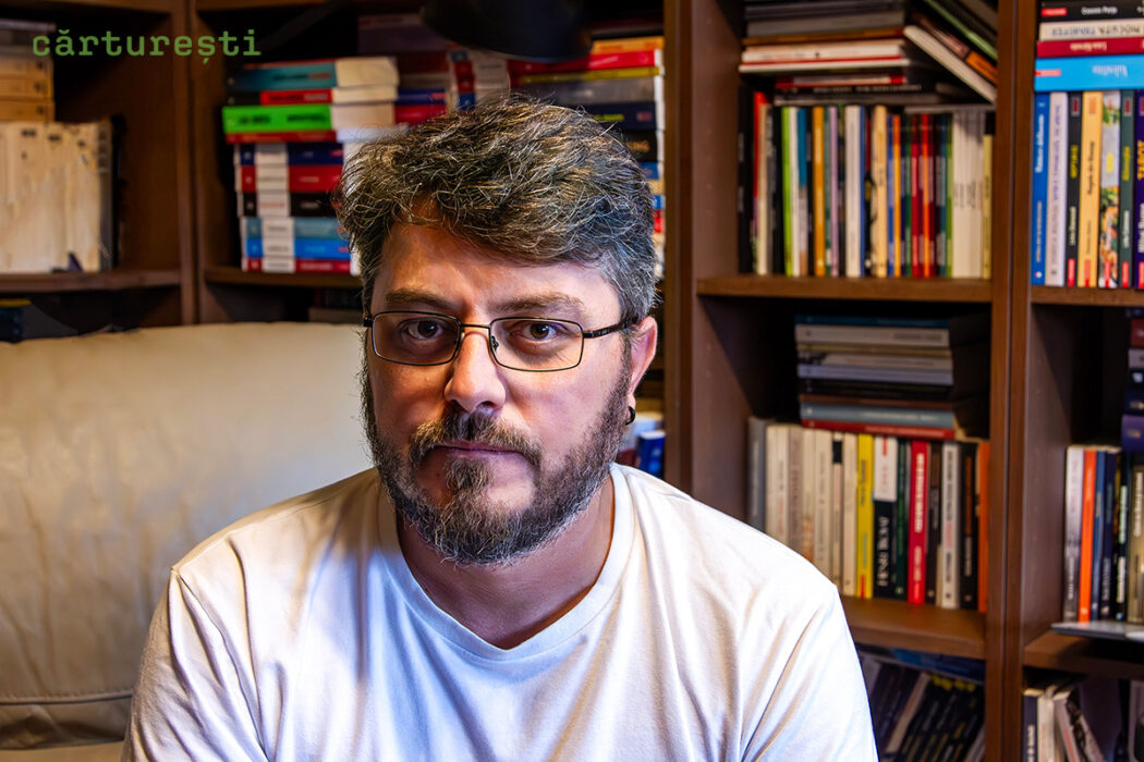 Bibliotecă de scriitor – Mircea Pricăjan: „Stephen King a pus piatra de ...